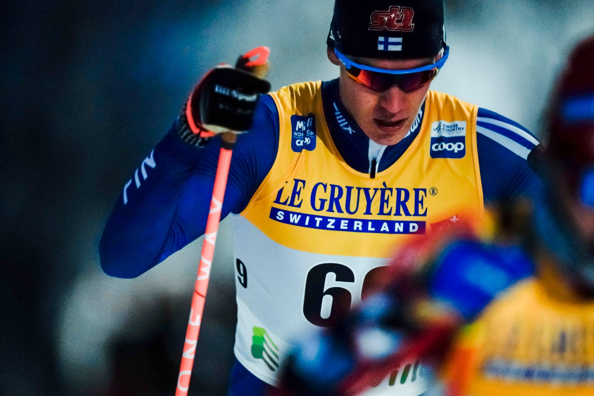 Niko Anttola gewinnt das 10-km-Rennen bei den Junioren ...
