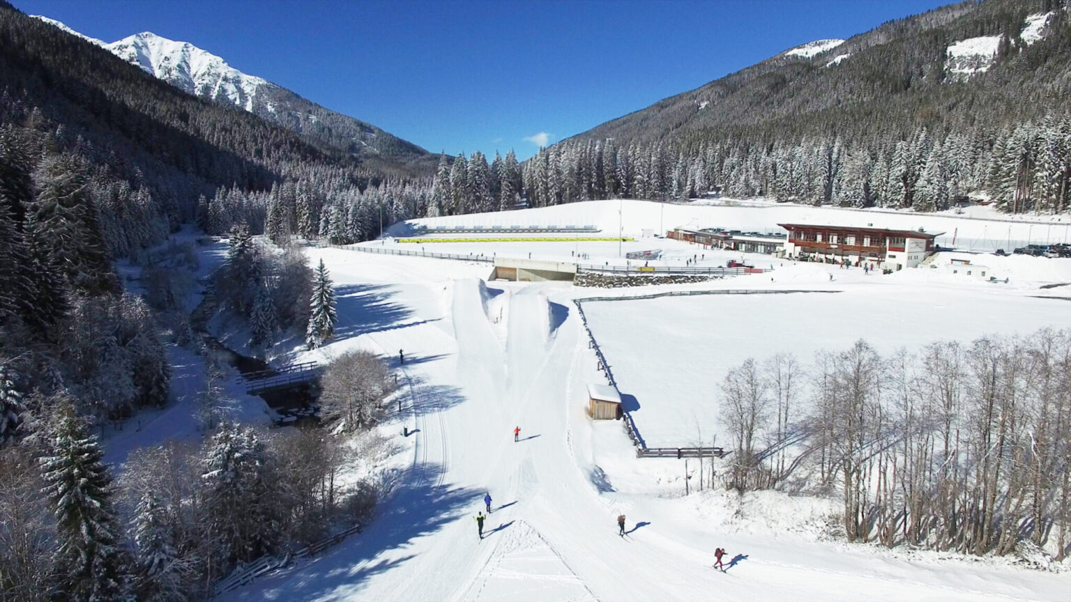 Obertilliach: Entdecken Sie ein Wintermärchen zwischen hölzernen ...
